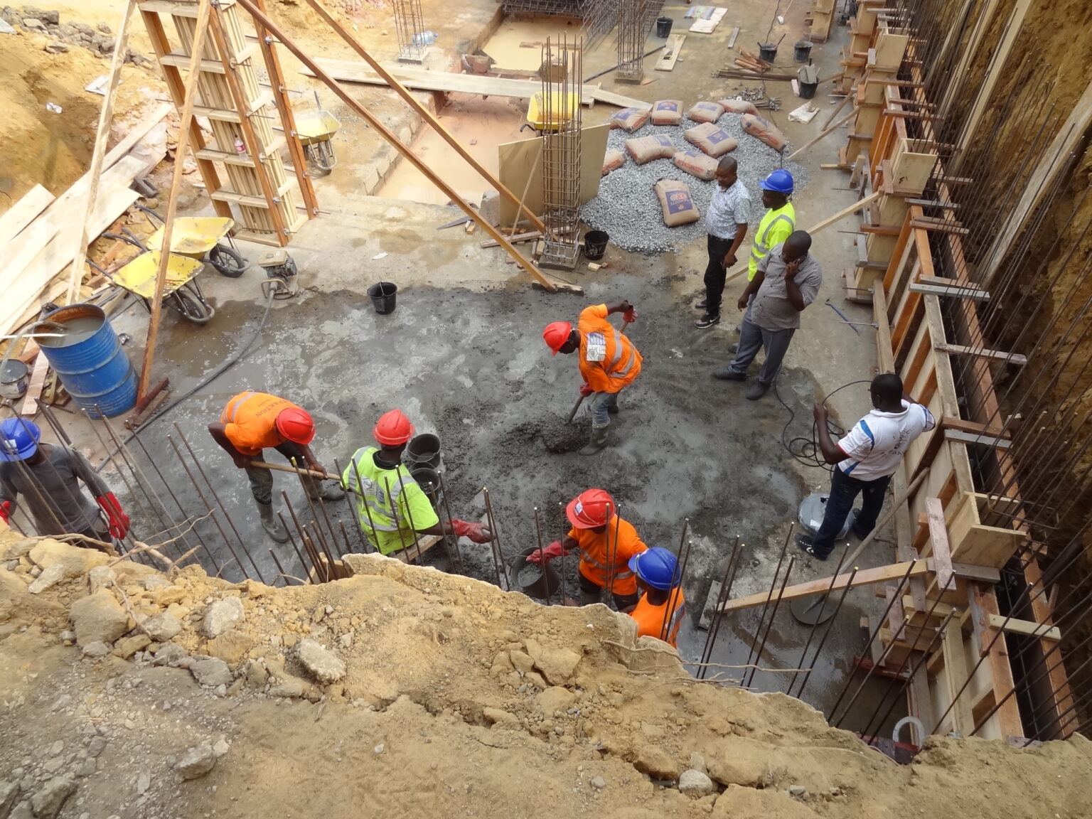 Immeuble sous-sol+ Rdc+mezzanine+6 - BIO MEK-ART Sarl